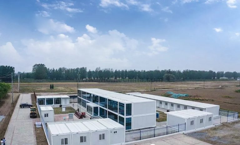 The installation process of container houses is di - Dream Maker ...